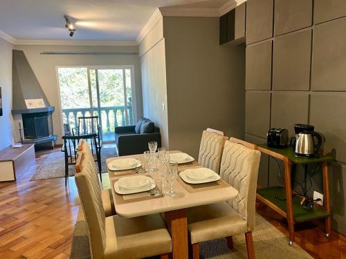 Luxury and Design Just Steps from Capivari Suite with Fireplace, Campos ...