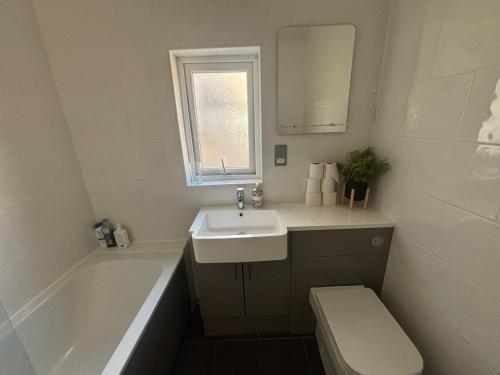 Family Hot Tub Retreat with pool table and garden, Cardiff (updated ...