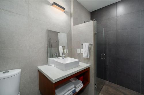 Beachside-2 Balconies, Elevator Access-Fresh Design, Santa Cruz ...
