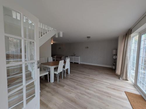 The Harlington Garden House 5BR with Large Garden, Hillingdon ...