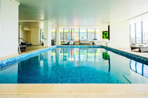 Superb Double Studio - Beach Resort Piscine Sauna Jacuzzy Gym, Năvodari ...