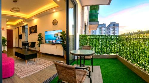 Beautiful modern retreat residencies with heated swimming pool ,fully ...