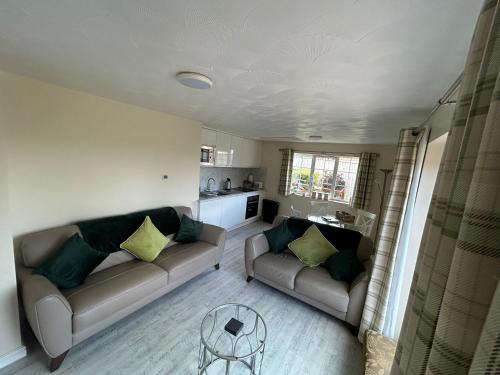 Cherry Cottage Private Fishing Lake Dogs Welcome, Burgh le Marsh ...