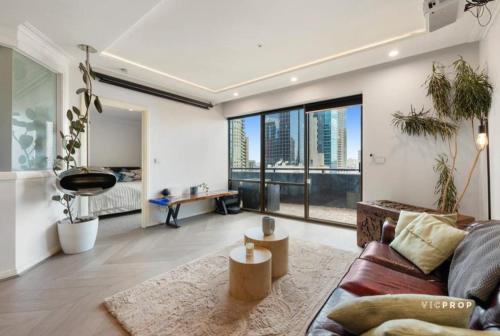 Penthouse Mantra on Russell, Melbourne (updated prices 2026)