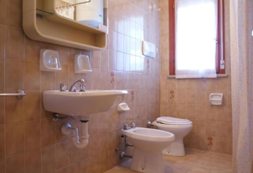 Relaxing flat by the pool with sports courts, Bibione (preços ...
