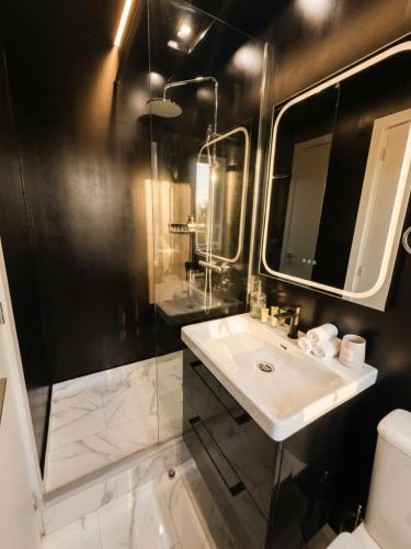 Athens Skyline Cozy Studio with Ermou Street View, Atenas (precios ...