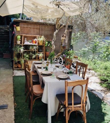 Cave 2000 - Rustic Breakfast & Dining Available, Al Ghīnah (prețuri ...