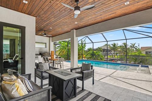 Luxury GulfAccess Waterfront Retreat SW Cape Coral, Cape Coral ...