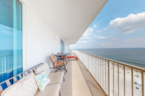 Corner Condo w Amazing Gulf-Front Views Balcony & Shared Pools Hot Tubs ...