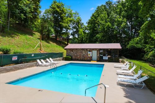 Above The Clouds by Beyond Expectations with Pool, Sevierville (precios ...