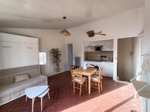 Rubis Provençal Climatisé avec Terrasse, Gréoux-les-Bains (preços ...