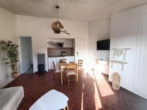 Rubis Provençal Climatisé avec Terrasse, Gréoux-les-Bains (precios ...