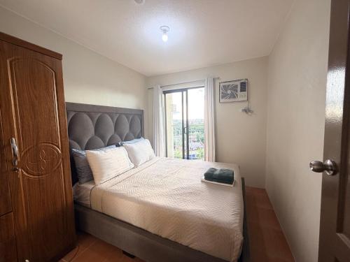 One Oasis 2 Bedroom Unit w Basement Parking 5Pax, Lapasan ...