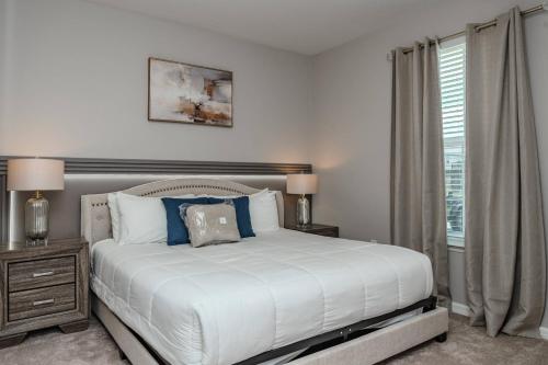 5BR Private Pool Home at Windsor Cay Near Disney, Orlando ...