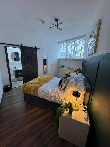 The Recharge Loft, Executive Stay with Parking & EV, Durham (precios ...