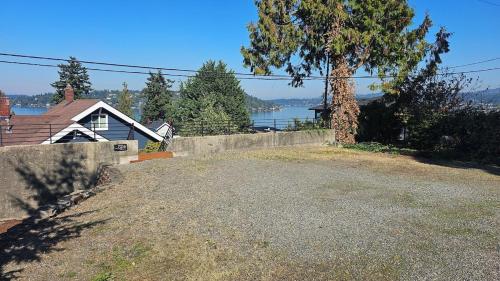 Serene 2-bedroom house in Seattle perfect for a relaxing getaway near ...