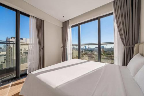 Luxury Apartment in Times Square - My Khe Center - Pool & Gym - High ...