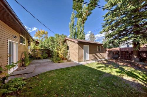Brentwood Bungalow Near LRT Easy Stampede Access, Calgary (precios ...