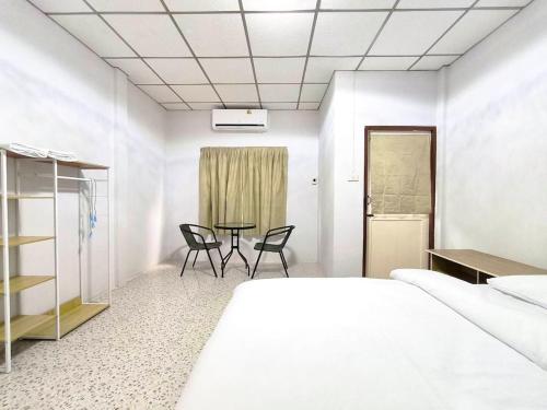 Ivory Home 500m the Pink Line MRT,Near Airport, Min Buri (מחירים ...