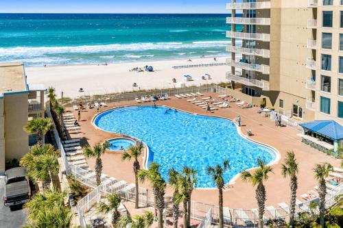 Beach-chic gulf-front condo w resort pools hot tubs & beach service ...