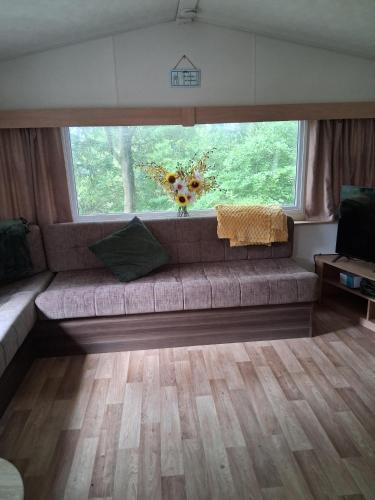 Cosy dog-friendly caravan at Bowland Fell in Yorkshire ref 93022S ...