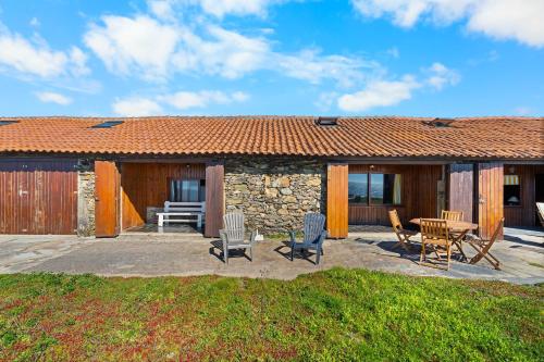 Moana Beachfront Fisherman House - Ocean View Near Porto, Apúlia ...