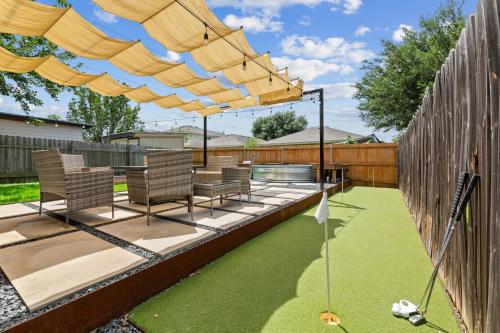 Cowboy Pool Fire Pit & Putt Putt Near DT For 10, Austin (bijgewerkte ...