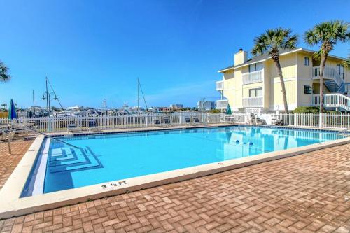 Waterfront condo in private beach resort best free amenities in Destin ...