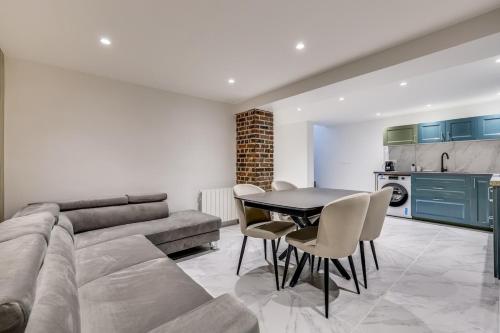 Design Loft Up to 8 people Close to Paris Metro，奥贝维利埃（2026最新房价）