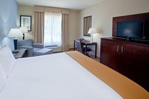 Holiday Inn Express Hotel & Suites Beaumont Northwest, an IHG Hotel ...