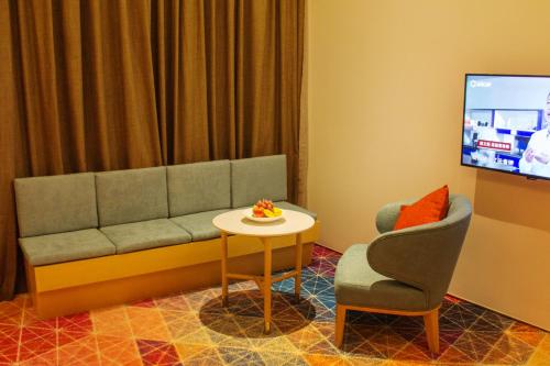 Holiday Inn Express Shanghai Songjiang Fangta by IHG, Songjiang ...