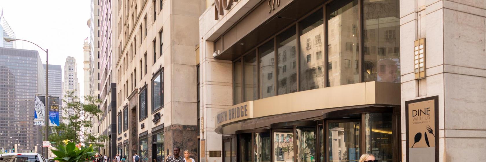 The 10 best hotels near Shops at Northbridge in Chicago, United States