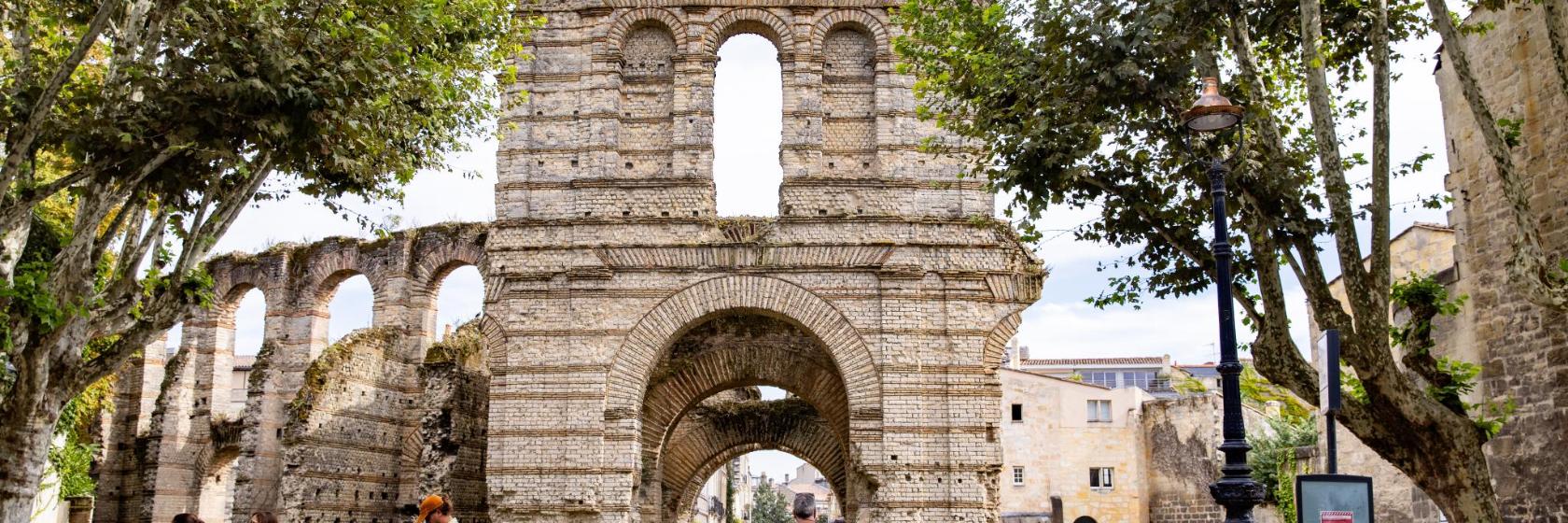 The 10 best hotels near Gallien Palace in Bordeaux, France