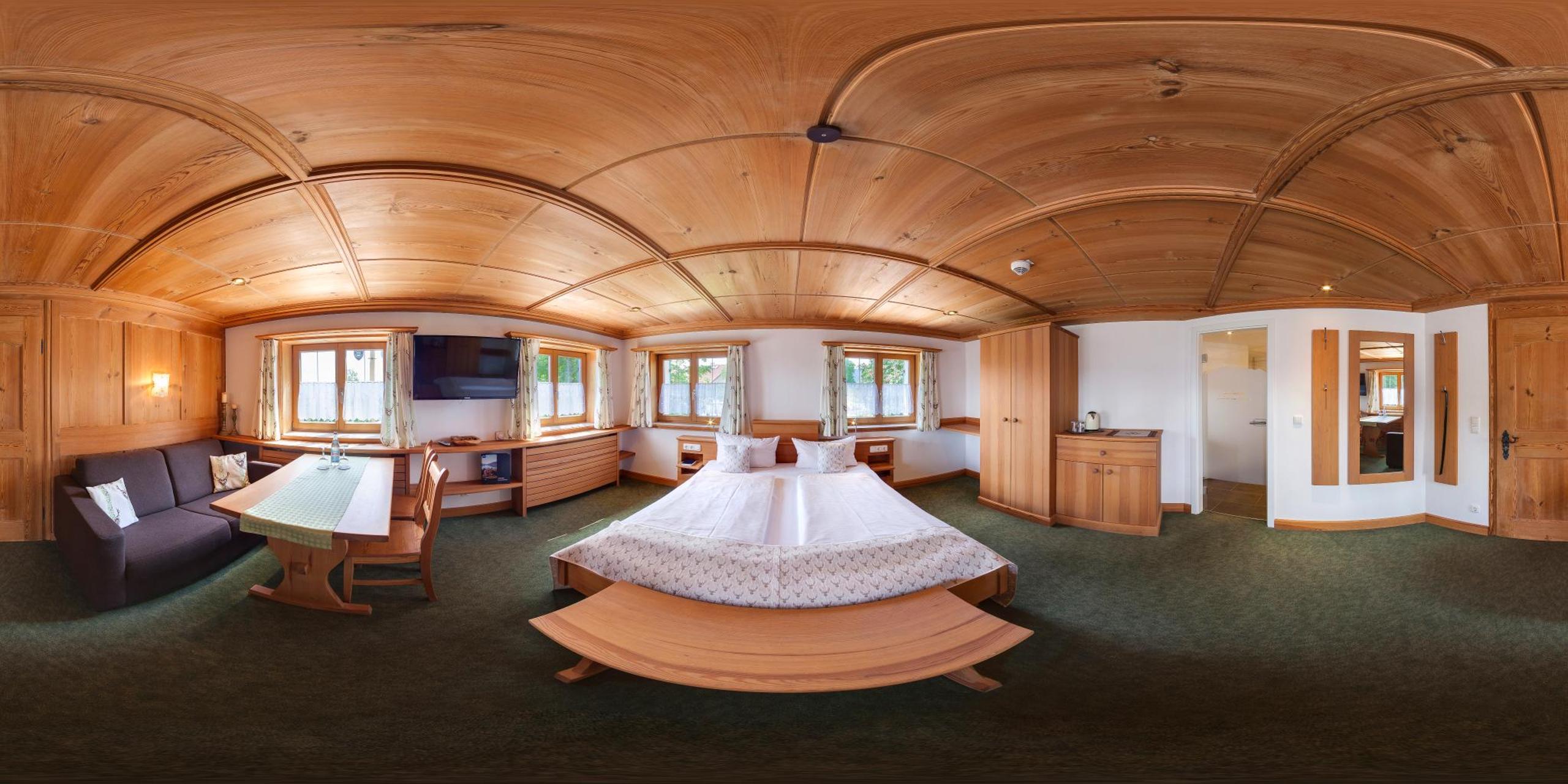 lustiger Hirsch, Akams (aktualisierte Preise für 2025)