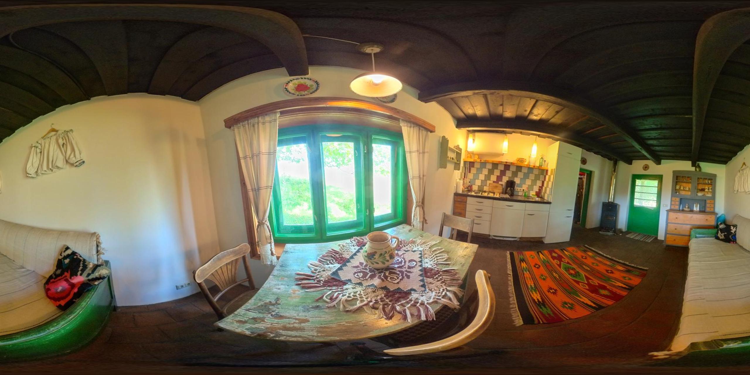 Casa Batrana, Zece Hotare (updated prices 2025)