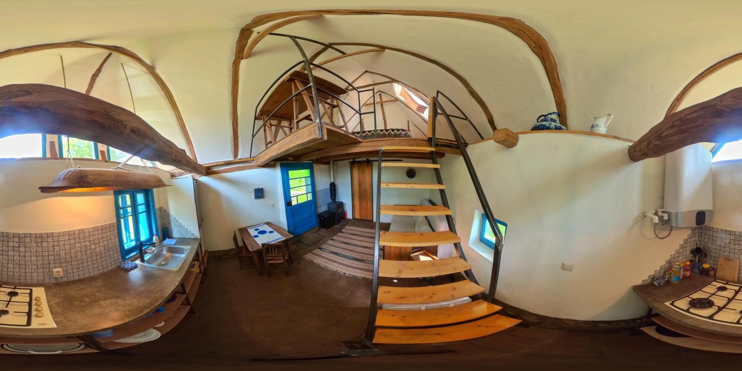 Casa Strâmbă, Zece Hotare (updated prices 2025)