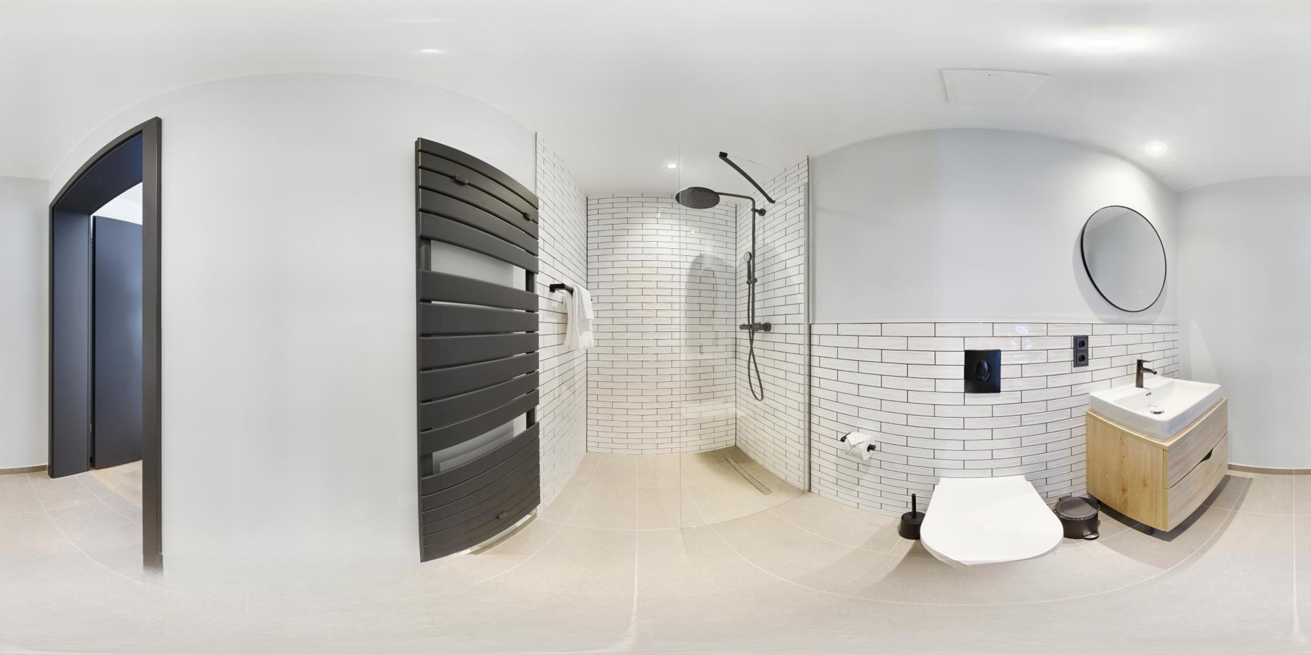 The Base Berlin ONE, Berlijn (bijgewerkte prijzen 2025)