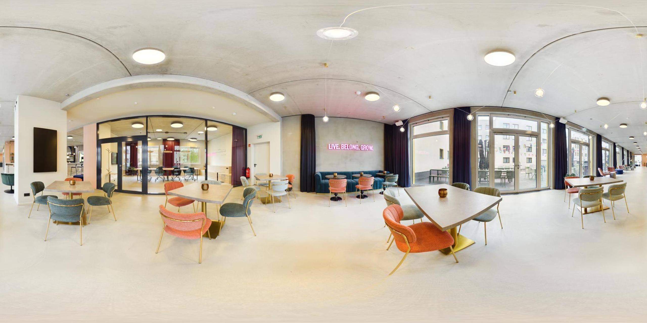 The Base Berlin ONE, Berlijn (bijgewerkte prijzen 2025)