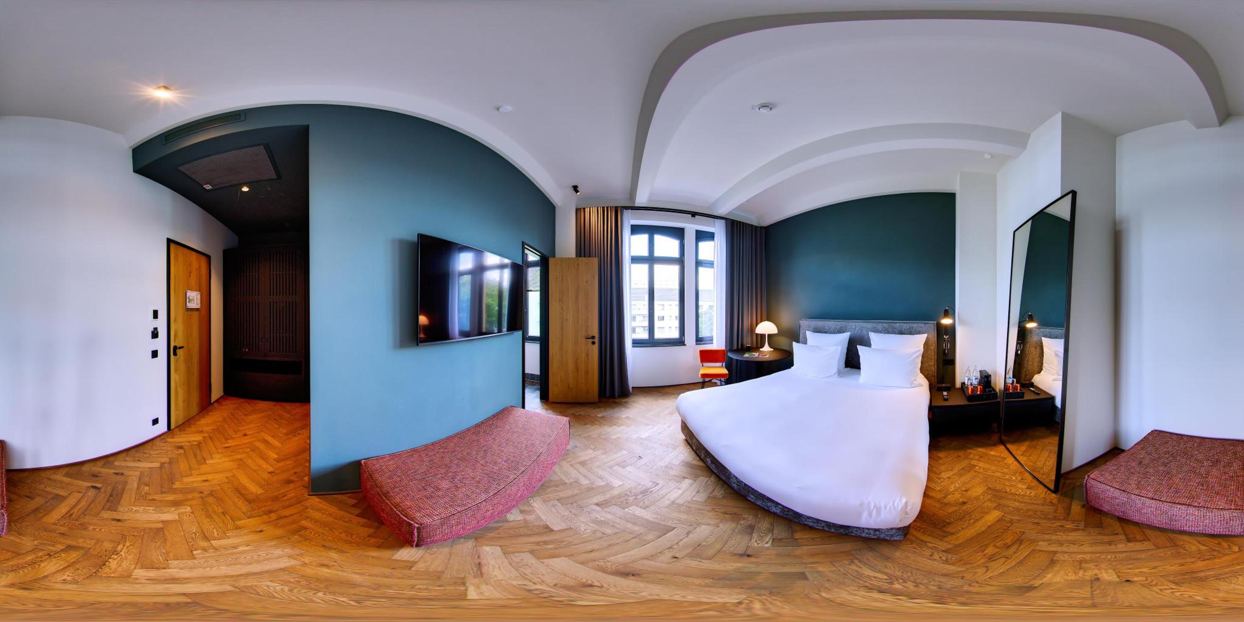 sly Berlin, Berlin (updated prices 2025)