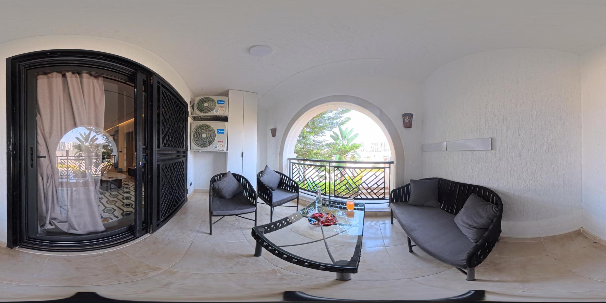 Celia Compound Modern 1BR Heaven, Madīnat al Amal (prisene oppdatert 2025)