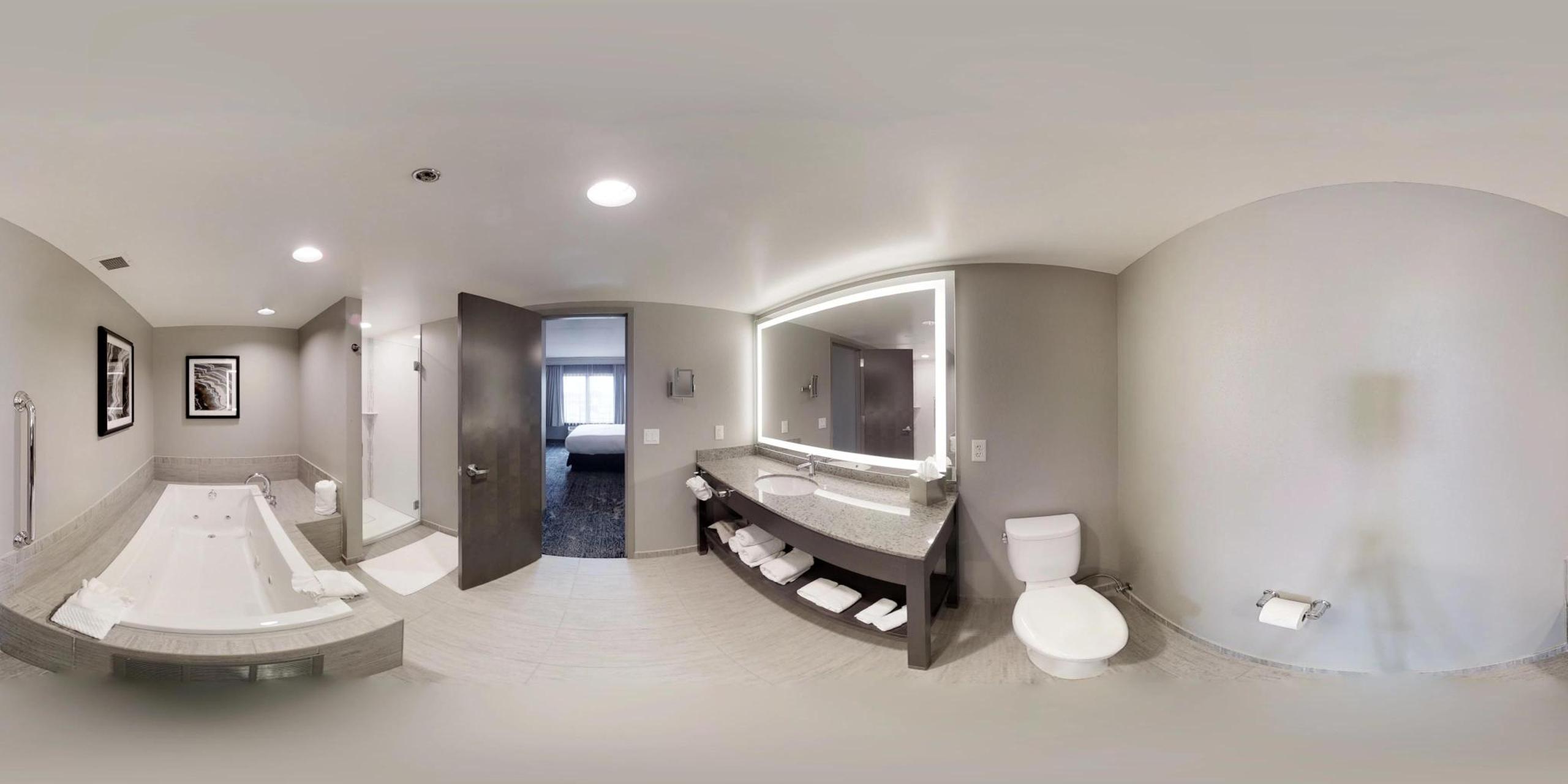 DoubleTree by Hilton Bloomington, Bloomington (updated prices 2025)