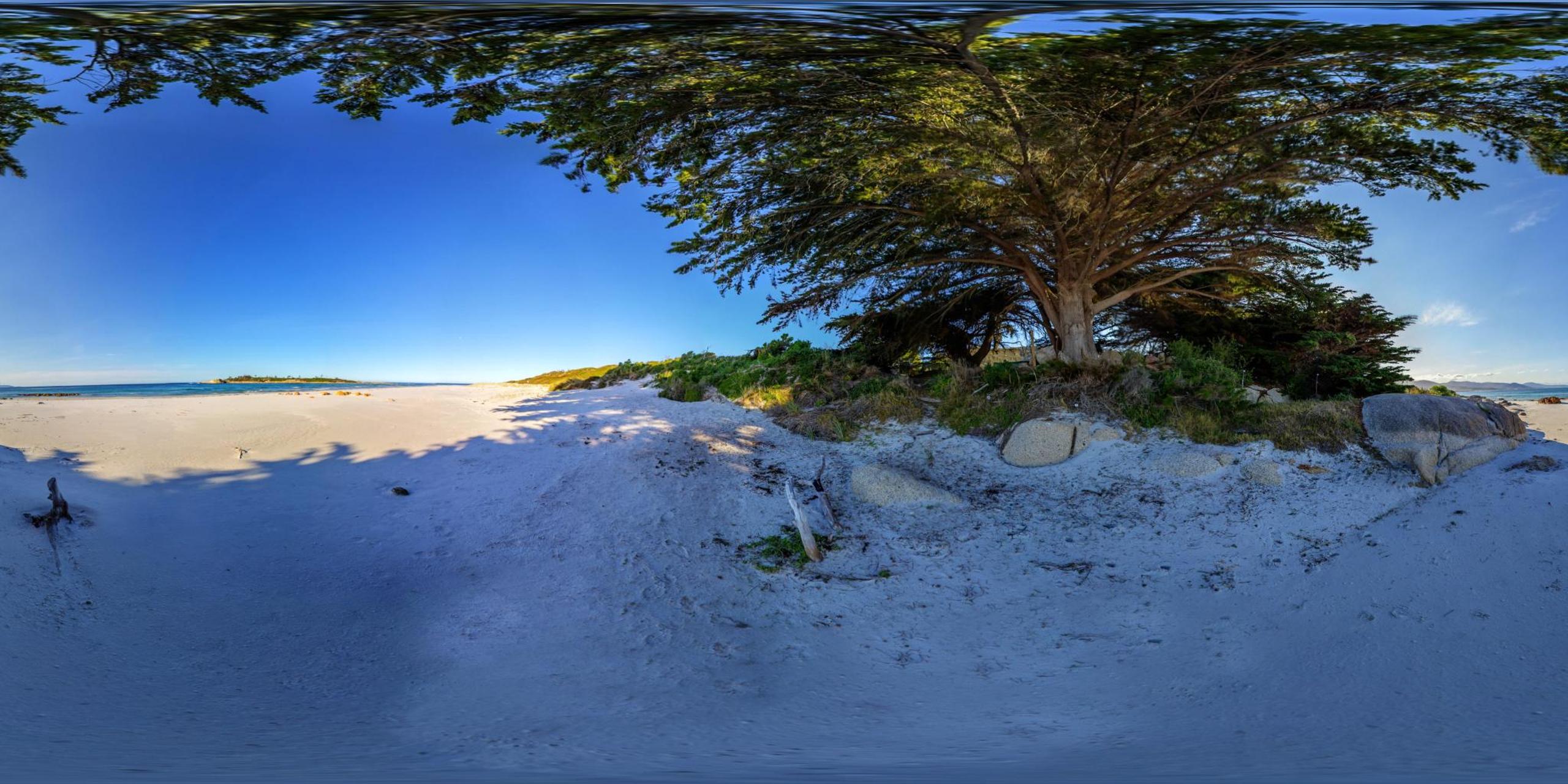 Diamond Island Resort, Restaurant & Bar and Penguin Show, Bicheno ...