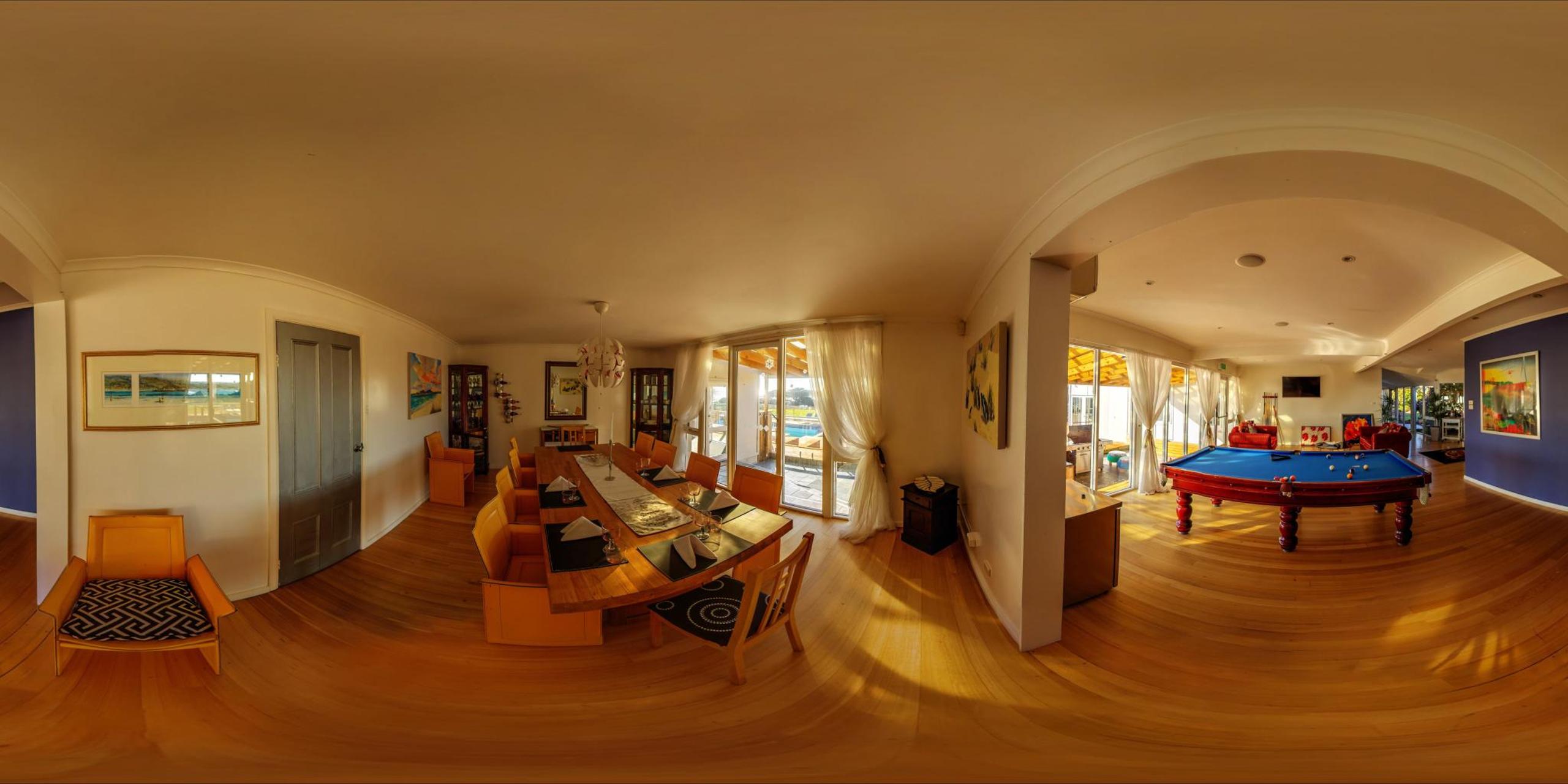 Diamond Island Resort, Restaurant & Bar and Penguin Show, Bicheno ...