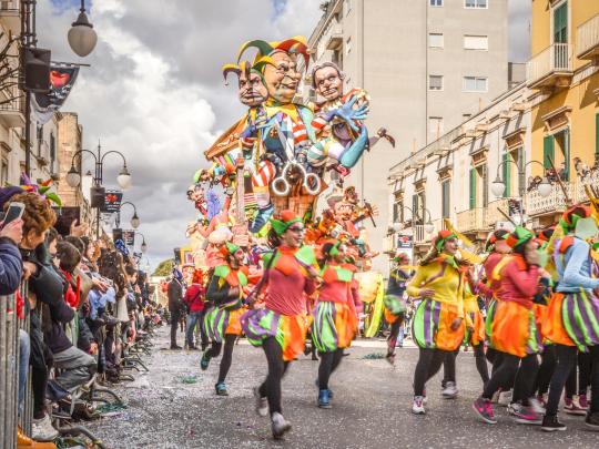 The 7 best places to celebrate Carnival In Italy | Booking.com缤客