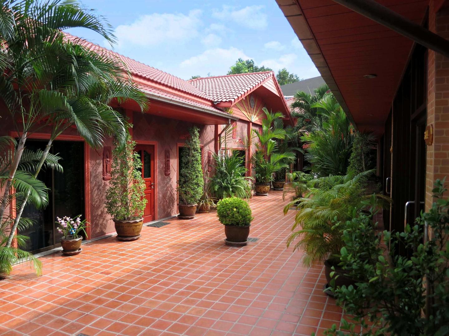 The 10 best guest houses in Pattaya Central, Thailand | Booking.com
