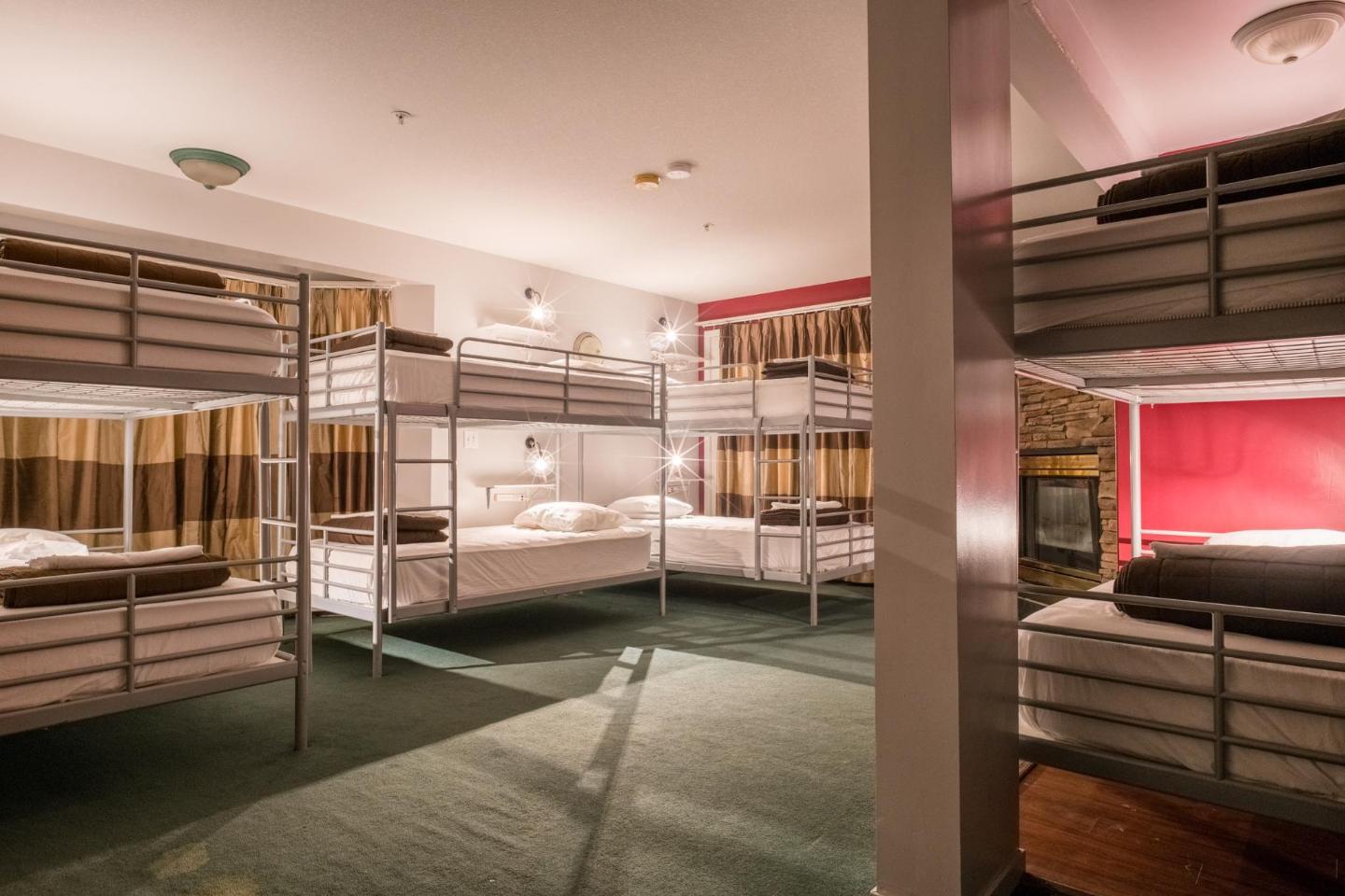 The 10 best hostels in Banff, Canada | Booking.com