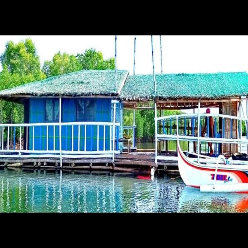 Onyong's Floating Cottage, Calatagan (updated prices 2026)